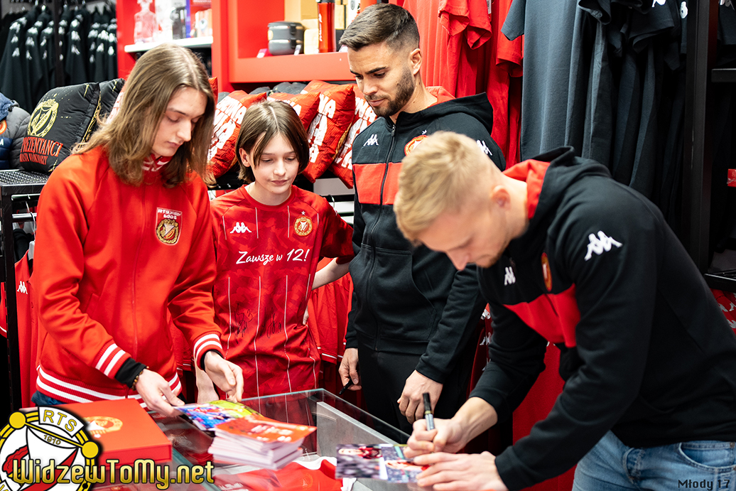 Piłkarze Widzewa odwiedzą dziś sklep oficjalny - WidzewToMy - Oficjalny ... Piłkarze Widzewa odwiedzą dziś sklep oficjalny - WidzewToMy - Oficjalny ...
