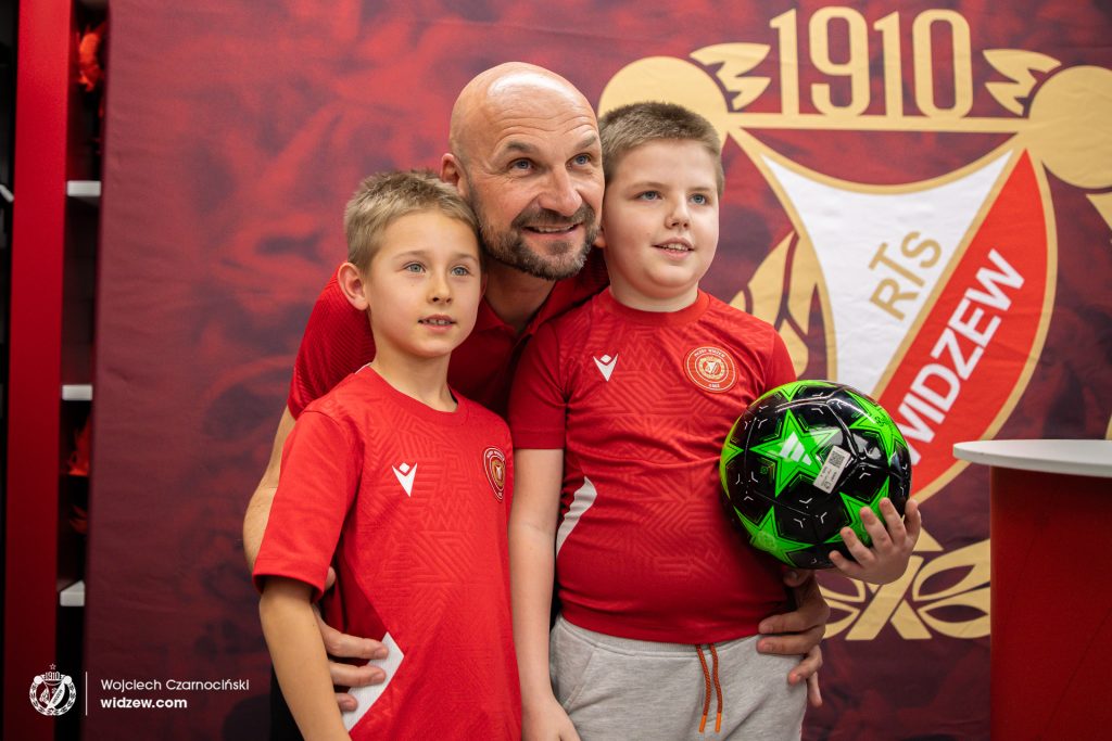 Trener Widzewa odwiedził sklep oficjalny - WidzewToMy - Oficjalny portal kibiców Widzewa Łódź